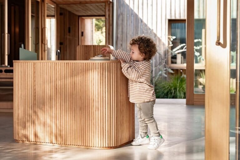 Fluted Market Stand – Louise Kool & Galt